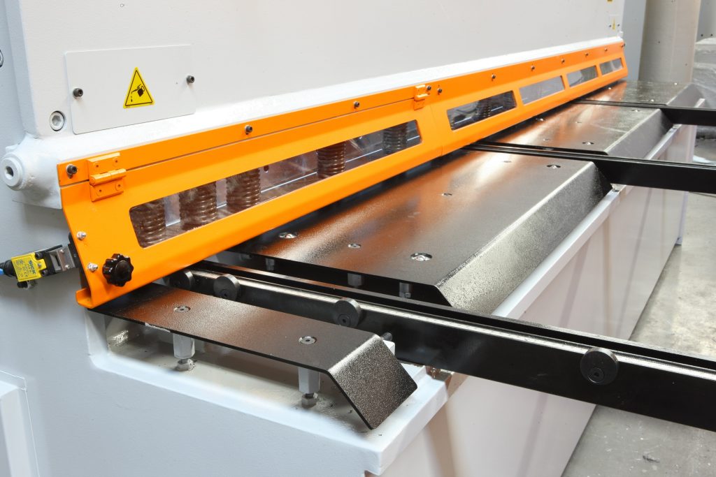 HGS - Hydraulic Swing Beam Shear Series - AFM Europe